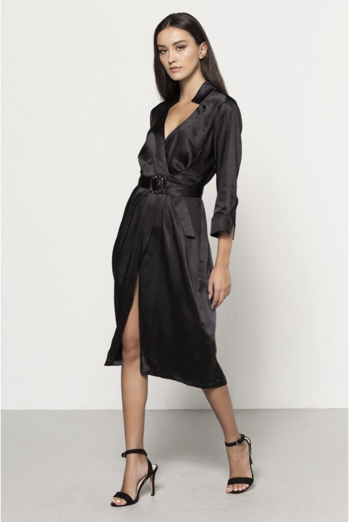 MAXI ΦΟΡΕΜΑ ΜΕ ΒΟΛΑΝ ΣΤΟ ΝΤΕΚΟΛΤΕ ΣΙΕΛ – Orosimo Fashion